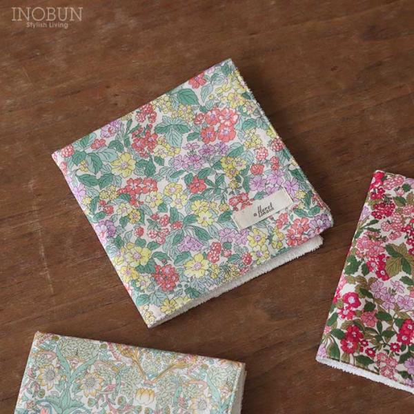 ●【あすつく】をご希望のお客様へ●お届け指定日で【あすつく】をお選び下さい。ただし、12時までの受付となります。表面に華やかなリバティプリント、裏面に薄手のパイルガーゼを使用したハンドタオル。ハンドタオルは程よい大きさがありながら、ポケット...