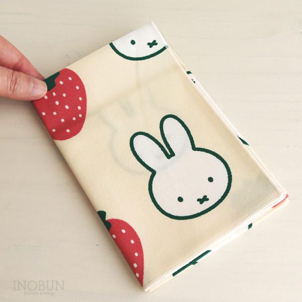 ●【あすつく】をご希望のお客様へ●お届け指定日で【あすつく】をお選び下さい。ただし、12時までの受付となります。大人気ミッフィちゃんの新作は、一面に広がるおいしそうなイチゴ♪正方形のランチクロスはお弁当包みとしても、給食のナフキンとしても大...