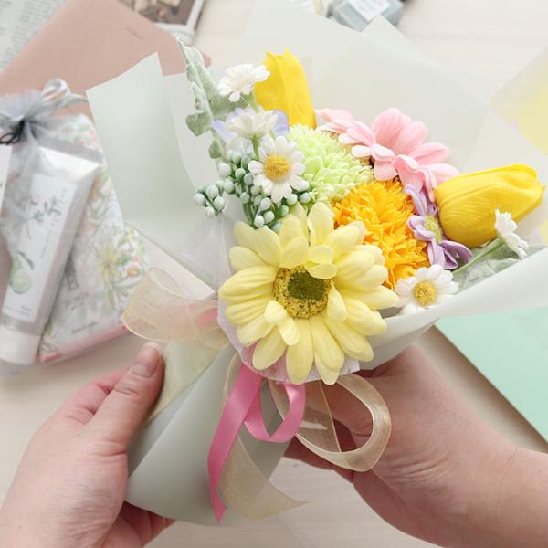 ●【あすつく】をご希望のお客様へ●お届け指定日で【あすつく】をお選び下さい。ただし、12時までの受付となります。ラッピングの方法につきまして仕様・規格部分をお読みください。贈りものの定番、一番喜ばれる「花」。心やすらぐハンドクリームとリバテ...