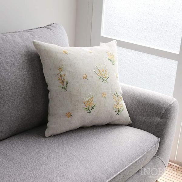 ●【あすつく】をご希望のお客様へ●お届け指定日で【あすつく】をお選び下さい。ただし、12時までの受付となります。お部屋に可憐なミモザの花を咲かせませんか。ポリエステルと麻のさらっとした生地に、ミモザの刺繍がかわいいクッションカバーが到着。ま...