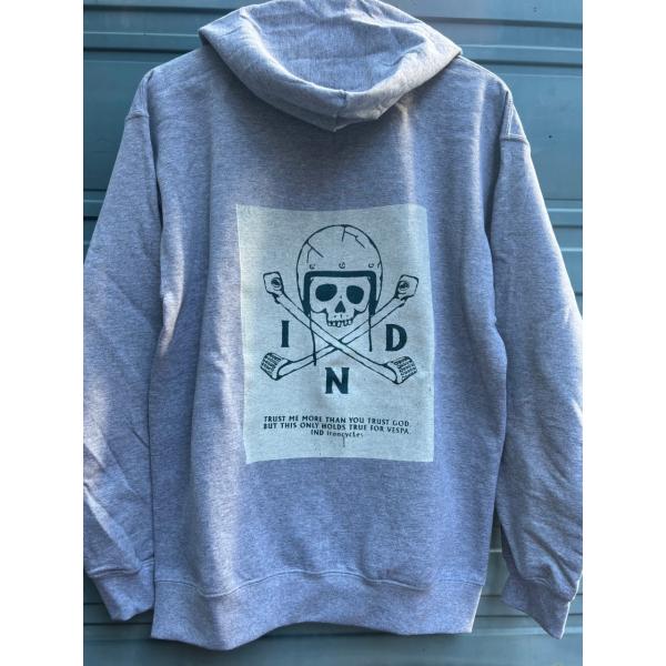 IND ironcycLes original "KICKIN SKULL"ジップパーカーカラー：グレー　　　：ブラウン50% Cotton50% Polyester8oz裏起毛ジェットヘルメットスカルにVESPAのキックペダルをクロスボー...