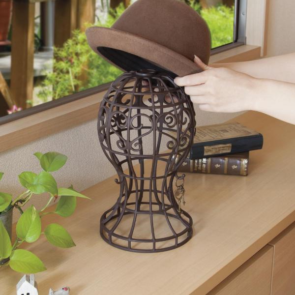 多機能でおしゃれな簡単組み立て式帽子スタンドです。かさばる帽子も重ねて綺麗に保管することができます。折りたたまずにサッとかけて保管ができるので型崩れしにくく、フレーム構造なので通気性が良く快適に保管することができます。帽子はもちろんウィッグ...