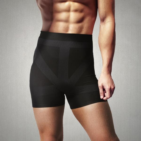 消臭加工が施されているパンツです。お腹とお尻のWセンターラインで体幹を意識させ、真っすぐな姿勢をサポートします。伸縮性のある生地がボディラインにぴったりフィットし、ズボンの下に着ても目立ちにくいため、普段使いにもお使いいただけます。トレーニ...