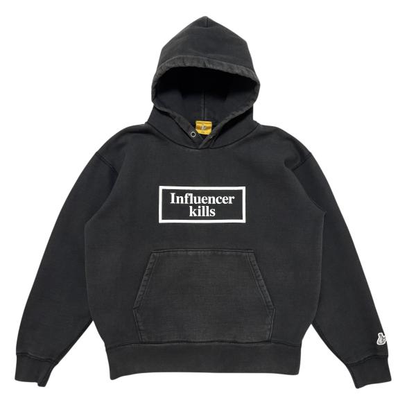 商品/#FR2「Influencer kills」エフアールツー パーカー商品説明/#FR2「Influencer kills」プリントプルオーバーフーディ。 ウォッシュ感のあるブラックボディが特徴です。胸元のメッセージプリントが印象的な一...