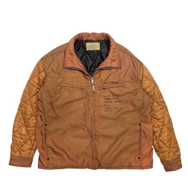商品/ アヴィレックス AVIREX レスキュージャケット RESCUE S.A.R.ジャケット商品説明/ 海難救助をイメージした3Lサイズのキルティングジャケット。プリントやタグに物語性を込めたデザインが特徴です。フライトジャケット文化を...