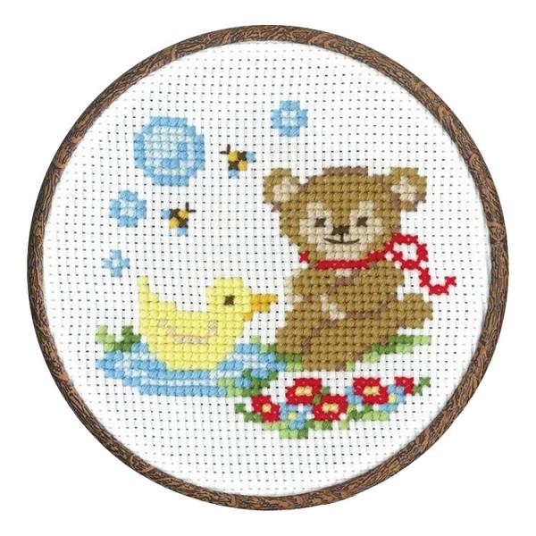 刺繍糸や針、おしゃれなフープなどがセットになった制作キットです。初心者の方におすすめです。<br>●こちらの商品は、北海道・沖縄・離島への配送は、別途送料がかかる場合がございますので、予めご了承くださいませ。