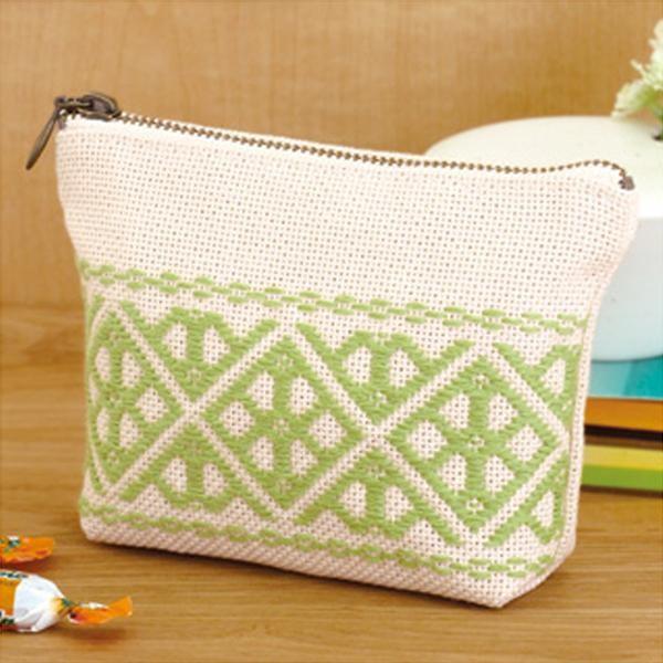 初級〜中級向け。こぎん刺しで刺繍を楽しめるキットです。<br>●こちらの商品は、北海道・沖縄・離島への配送は、別途送料がかかる場合がございますので、予めご了承くださいませ。