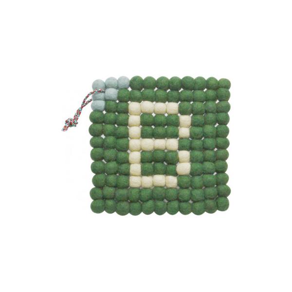 トリベットはスキレット等にもぴったりです。厚みがあるので、熱々の状態で置いても大丈夫です。パラコード付きで、壁掛け収納も可能です。<br>●こちらの商品は、北海道・沖縄・離島への配送は、別途送料がかかる場合がございますので、予め...