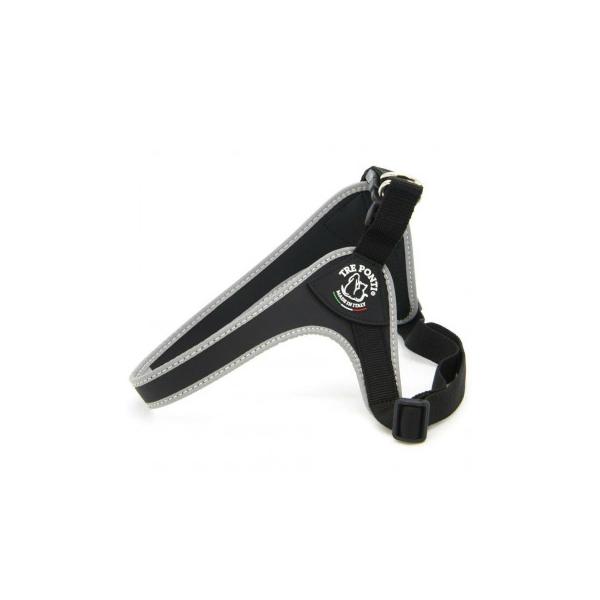 犬種の体型に合わせて胴回り部分の調節が可能なハーネスです。背中のバックルは簡単に着脱可能で、毎日の散歩やドッグラン、アジリティーなどの運動をする際に動きを妨げません。縁に光を反射するリフレクト素材を使用しているので夜間のウォーキングにも最適...