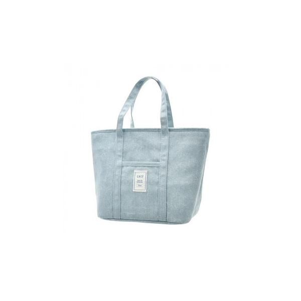 王道デニムカラーはどんなコーデにも合います。デニムライクな生地で作ったスタンダードなランチバッグです。細めのハンドルが優しく見せてくれるので、綺麗めのスタイルにもフィットします。フロントポケットについたネームがアクセントになっております。&...