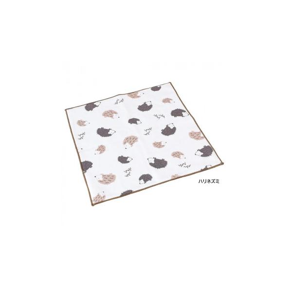 その日の気分でコーディネート。表地は柄のプリント生地。裏地は柔らかく心地の良い肌触りのパイル地を使用し、国内の職人さんが丁寧につくった2枚合わせのハンカチです。老若男女、家族でも使用でき贈り物にも最適です。<br>●こちらの商品...