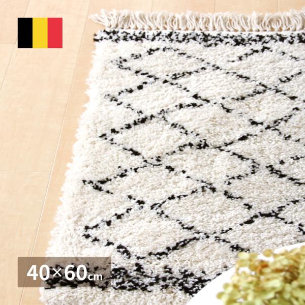 人気のベニワレンをウィルトン織で再現したインテリアマット！パイル長35mmでボリュームたっぷり！素足で歩きたくなるようなふかふかな踏み心地です。おしゃれなデザインに、落ち着いた色合いはモノトーンインテリアやシャービーな雰囲気のおうちにぴった...