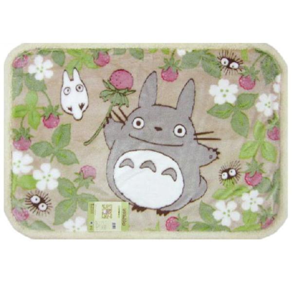 となりのトトロ ひざ掛け毛布 シープボア（いちご見つけた）約70×100cm (1125000000)・シープ（羊）の毛のようなモコモコのボア仕様のあったかひざ掛け・子供から大人までご使用いただけます。となりのトトロ「いちご見つけた」　サイ...