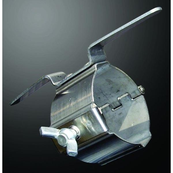 社旗や安全旗を単管にとりつけます●開閉式なので、パイプの中間部からでも取り付けできます。