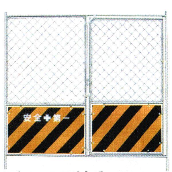 ●サイズ：1,800mm幅×1,800mm高　重量21.7kg