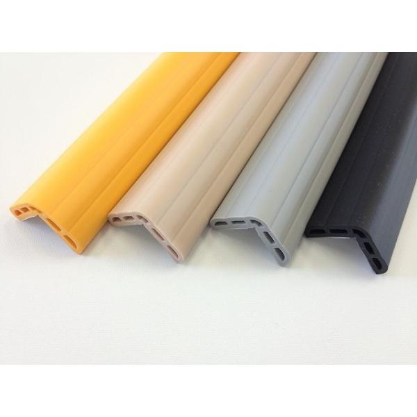 コーナー部分の養生に！ソフトな感触で、粘着テープ付きで取り付けも簡単。カッター・ハサミでカットできます。色：黄・黒・ベージュ・グレーサイズ：L部25mm×厚み6ｔ×長さ1000L材質：合成樹脂取付け可能箇所：アルミ・ステンレス・タイル・金属...