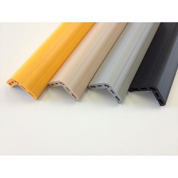 《ご確認事項》個人宅への発送が出来ない商品です。納入先には必ず法人名や屋号のある所を指定いただき、その名前を明記下さい。コーナー部分の養生に！ソフトな感触で、粘着テープ付きで取り付けも簡単。カッター・ハサミでカットできます。色：黄・黒・ベー...