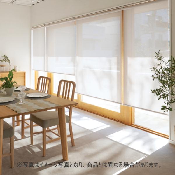 ■製品名：ロールスクリーン（ソフィ）■製作対応：オーダー■メーカー：ニチベイ■生地名：ルーテ遮熱■生地機能：防炎・UVカット・遮熱■生地品番：N8270〜8272■透過度：シースルー■カラー：N8270 N8271 N8272■太い糸を使用...