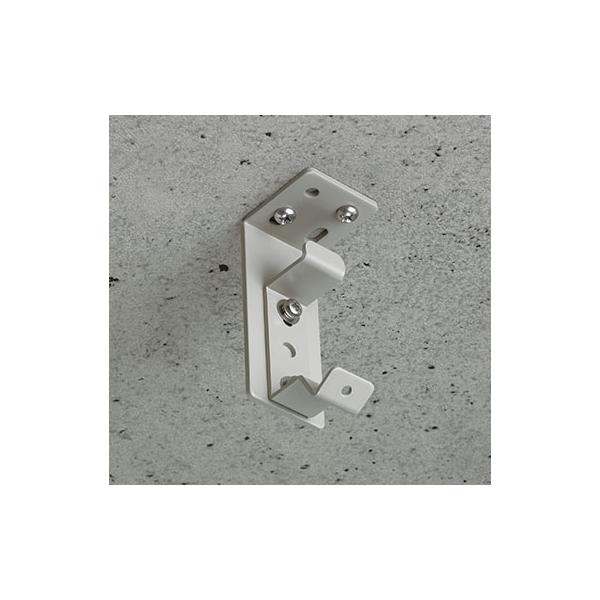 ■屋外 外付け ロールスクリーン ロールカーテン■メーカー：ニチベイ■商品名：ソヨカ■オプション部品天井付け金具セット■セット内容：天井付け金具(2個)、天井付け金具取付ネジ(4本) ※壁面取付用のネジは入っておりません。木下地への取付の際...