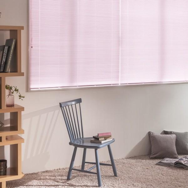 ■ヨコ型ブラインド（ベネシャンブラインド）■メーカー：ニチベイ■スラット幅： 15mm■ブラインドの種類：オーダーブラインド■製品名：セレーノフィット15 標準タイプ（ループコード式）■サイズ：幅121〜140cmX高さ131〜150cmま...