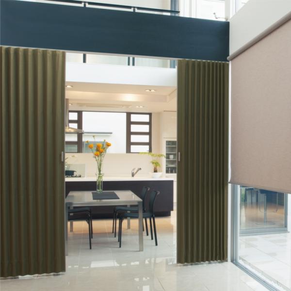 ■アコーディオンカーテン アコーディオンドア パネルドア パーテーション オーダー■メーカー：TOSO（トーソー）■シリーズ名：クローザーライト■製品仕様：片開き■生地機能：防炎 防汚 抗菌■生地名：シック2■生地品番：TD-7001 TD...