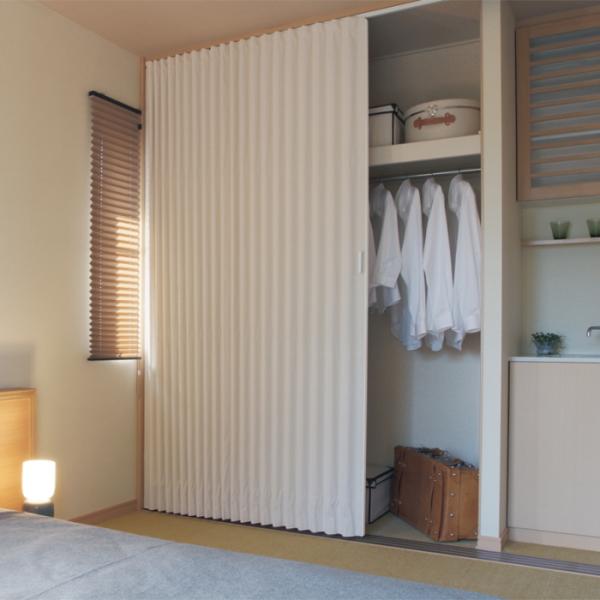 ■アコーディオンカーテン アコーディオンドア パネルドア パーテーション オーダー■メーカー：TOSO（トーソー）■シリーズ名：クローザーライト■製品仕様：片開き■生地機能：防炎 防汚■生地名：ニューエスポワール■生地品番：TD-7014 ...