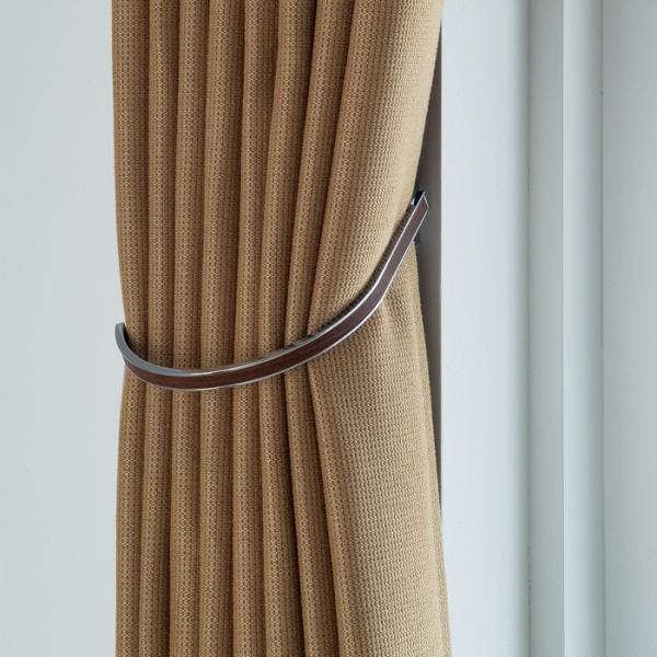 ■TOSO カーテン ふさかけ（タッセル掛け）■商品名：アームホルダーＣ■梱包：1ケ入り■素材：天然木・亜鉛■サイズ：約158ｍｍＸ172ｍｍ※付属の取付けビスはマルサラ全ネジ3.0×35です。※左右どちらにも使用できます。※製品の構造上、...