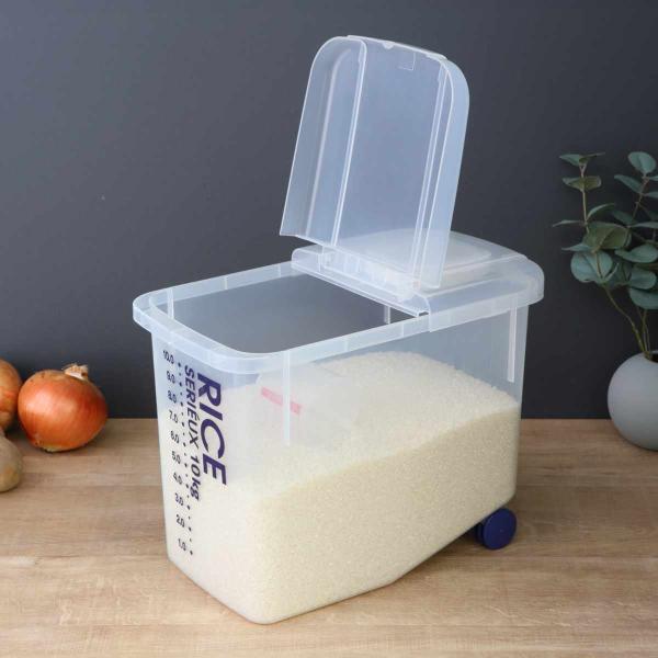 サイズ/約幅21×奥行36×高さ28cm防虫剤ケース：約幅9×奥行9×高さ1.5cm容量/米収納量：約11.5kg内容量/1個付属品：計量カップ材質/ポリプロピレン生産国/日本製●フタの裏側に防虫剤がセットできる米びつ10kg用です。●後ろ...