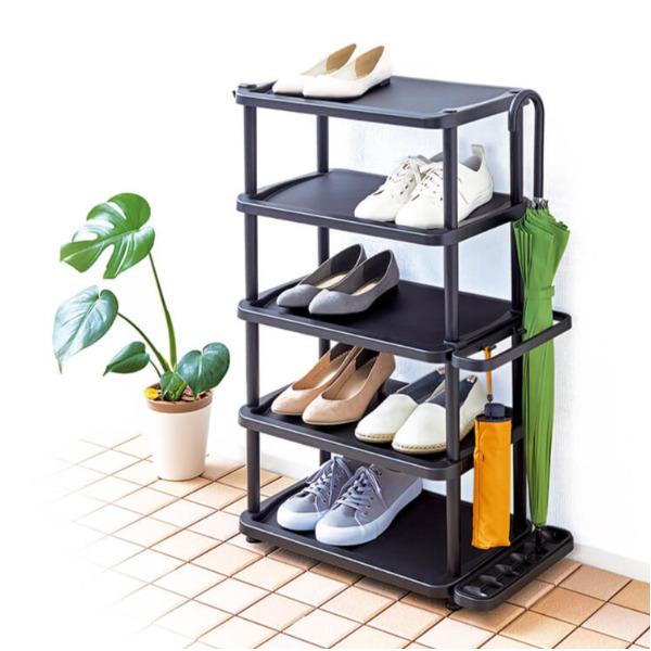 【商品詳細】サイズ/約幅56×奥行31×高さ85cm 内容量/1個 付属品：フック1個・キャップ4個、フック付き傘立てリング、取り外し可能傘受けトレイ 材質/ポリプロピレン 耐荷重/全体耐荷重：12kg、フック部分耐荷重：0.5kg、傘立て...