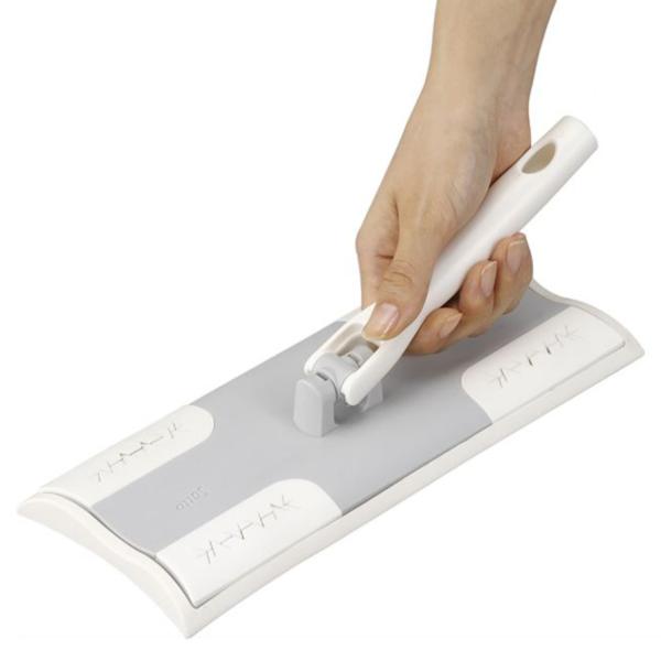 サイズ/約幅26.5×奥行10×高さ18cm重量/約200g内容量/1個材質/ポリプロピレン、エラストマー樹脂生産国/中国製●Sattoシリーズ・フローリングワイパーヘッドです。●ワイドなワニ口クリップで、各社共通サイズのフローリングシート...