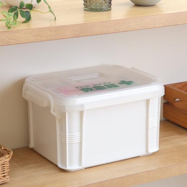 サイズ/約幅33.7×奥行24×高さ19.2cm内容量/1個材質/ポリプロピレン生産国/日本製●いざと言う時の備えにとても便利な大容量の救急箱です。●ご家庭の常備薬、包帯、ばんそうこう、消毒液、ピンセット、体温計等まとめておけば安心です。●...