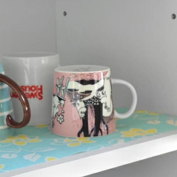 サイズ/約横300×縦30cm内容量/1個材質/本体：ポリプロピレン裏面：PEVA樹脂生産国/中国製耐熱温度/60度●シートの表面は汚れがつきにくく、水をはじくのでサッと拭き取れます。●この商品は本体の不織布に消臭・抗菌剤を加工されているの...