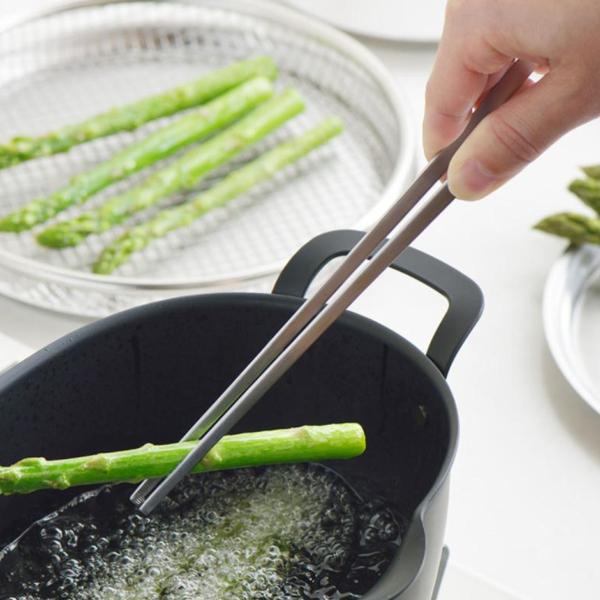 サイズ/約幅6×奥行25×高さ1.7cm重量/約46g内容量/1組材質/18‐0ステンレス（板厚：2mm）生産国/日本製食器洗い乾燥機/使用可能●トングのようにしっかりとつかめる菜箸です。●ステンレス製なので焼き物や揚げ物にもお使いいただけ...