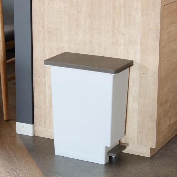 サイズ/外寸：約幅20×奥行35.5×高さ45cm内寸：約幅18×奥行31.5×高さ40.5cm重量/約1.1kg容量/約20L内容量/同色2個セット材質/ポリプロピレン種類/ブルー、ブラウン生産国/日本製●軽く踏んでサッと開くペダル式のゴ...