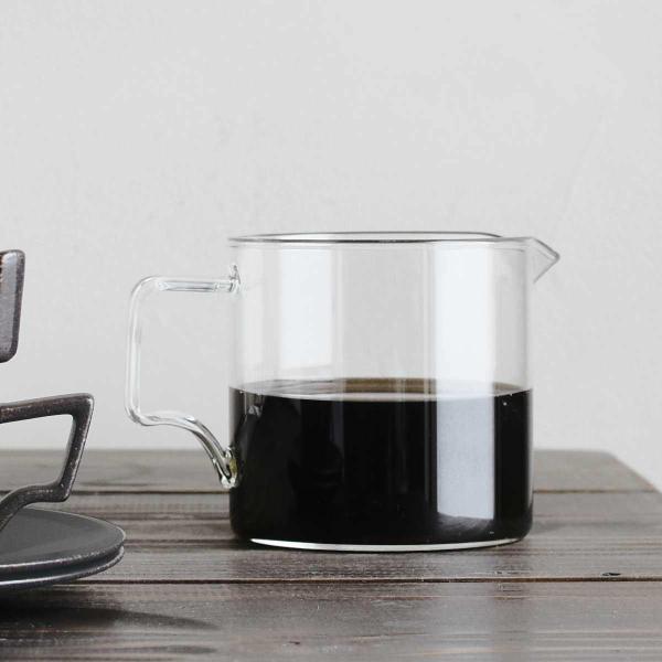 サイズ/約幅8.5×奥行12.5×高さ8.5cm重量/約160g容量/約300ml満水容量：400ml内容量/1個材質/耐熱ガラス生産国/中国製食器洗い乾燥機/使用可能電子レンジ/使用可能オーブン/使用不可●シャープなラインが印象的でありな...