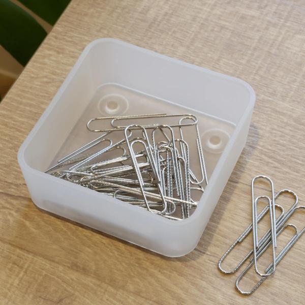 サイズ/外寸：約幅7.85×奥行7.85×高さ3.1cm内寸：約幅7.2×奥行7.2×高さ2.7cm内容量/1個材質/本体：ポリプロピレン滑り止め：ポリウレタン生産国/日本製滑り止め/加工ありスタッキング/可能●使用頻度の高い細々とした物の...