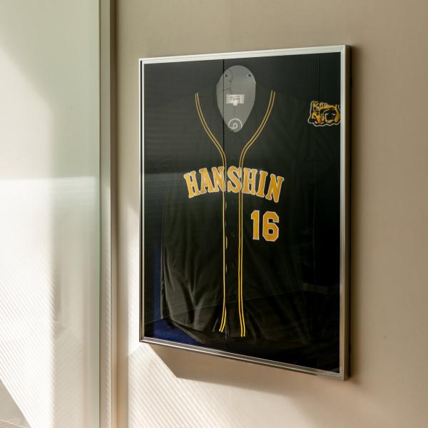 サイズ/外寸：約幅54.8×奥行2.65×高さ76.3cm内寸：約幅51.2×高さ72.7cmユニフォーム適応サイズ：ジュニア〜Sサイズ重量/約2.5kg内容量/1枚■付属品・ネジ止め折ハンガー×1・透明クリップ×6・吊りひも×1材質/アル...