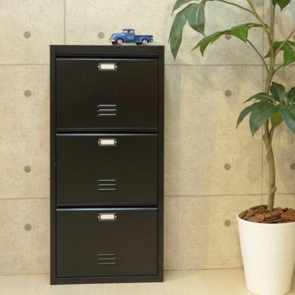 サイズ/約幅50×奥行15×高さ106cm重量/約9.4kg内容量/1台材質/スチール(粉体塗装）ハンマートーン仕上げ生産国/中国製組立状態/完成品●ミリタリーの無骨さを取り入れたシューズラックです。●薄型サイズなのでスペースを気にせず設置...