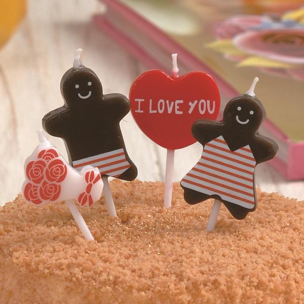 サイズ/パッケージサイズ：約幅5.6×奥行5.6×高さ10cm重量/約36g内容量/1個材質/パラフィン（一般的なロウソク原料）、合成樹脂生産国/中国製●ハートや花束、キッチュな人形のキャンドルがセットになっています。●ケーキやお料理に挿し...