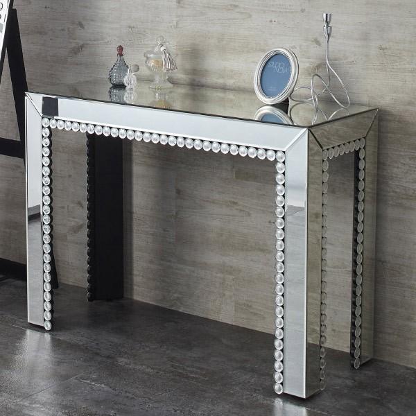 ミラー仕上げの高級感のあるデザインテーブルです。丸く並んだ飾りが、エレガントな中にも可愛らしさのあるデザインです。脚裏面にアジャスター付きです。完成品です。【商品詳細】 サイズ/約幅101×奥行40.3×高さ74.8cm 重量/約17.5k...