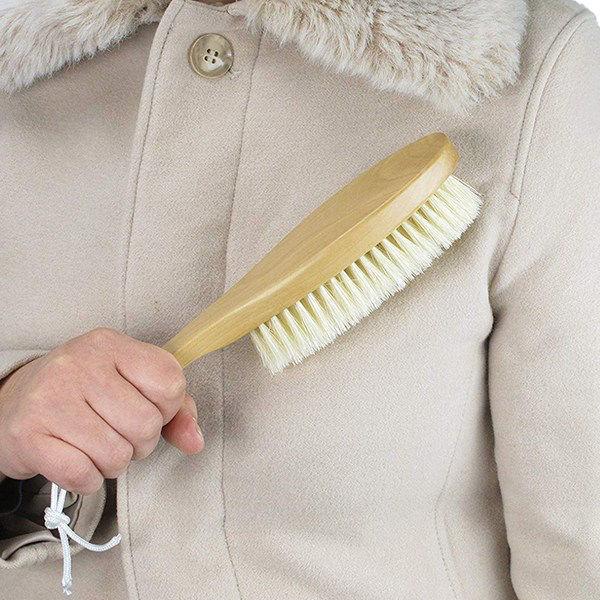 サイズ/約5.2cm厚さ：約4.7cm約長さ25cm内容量/1個材質/本体：天然木毛：豚毛100％生産国/中国製●豚毛100％なので、丈夫でホコリをしっかり落とします。●玄関に置いて、帰宅後衣類をブラッシングすれば花粉症対策にもなります。●...