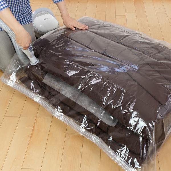 サイズ/約横140×縦95cmマチ部：50cm重量/約250g内容量/1枚材質/圧縮袋：ナイロン（特殊ポリエチレン）フタ(一体式)：ポリエチレンバルブ本体：ポリエチレン弁パッキン：NBRスライダー：ポリエチレン抗菌防臭・防ダニシート：ポリプ...