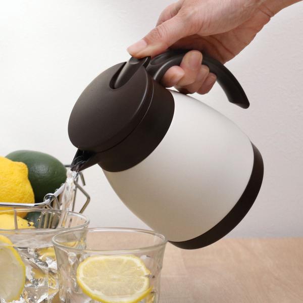 サイズ/約幅14.5×奥行11×高さ15cm容量/約500ml内容量/1個材質/本体内側：18-8ステンレス鋼本体外側：ステンレス鋼(焼付け塗装)口がね・ハンドル・ふた栓：ポリプロピレン開閉レバー：ABS樹脂パッキン：シリコーンゴム生産国/...