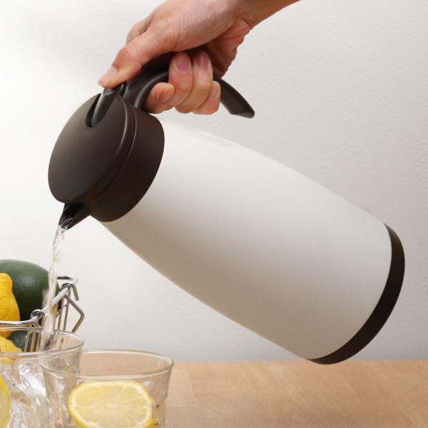 サイズ/約幅14.5×奥行11.5×高さ26cm容量/約1.5L内容量/1個材質/本体内側：18-8ステンレス鋼本体外側：ステンレス鋼(焼付け塗装)口がね・ハンドル・ふた栓：ポリプロピレン開閉レバー：ABS樹脂パッキン：シリコーンゴム生産国...