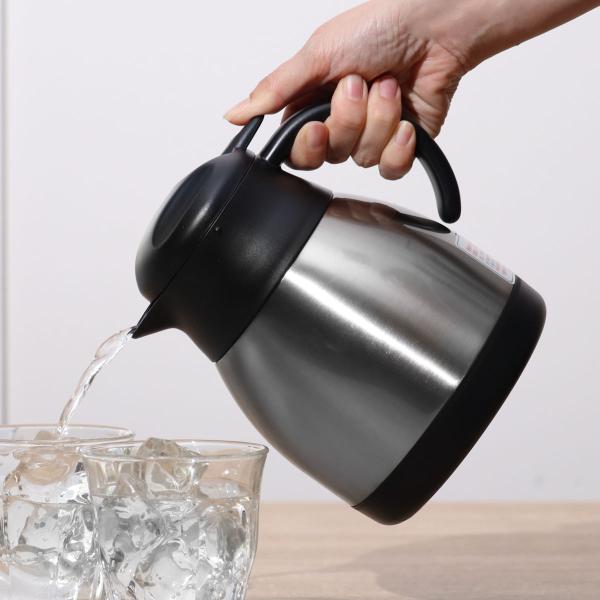 サイズ/約幅17.5×奥行14.5×高さ19.5cm容量/約1L内容量/1個材質/本体内側：ステンレス鋼本体外側：ステンレス鋼（焼付け塗装）口がね：ポリプロピレンふた栓：ポリプロピレン開閉レバー：ABS樹脂パッキン：シリコーンゴム生産国/中...