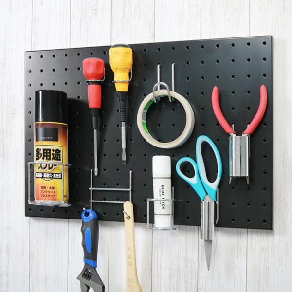 サイズ/約横45×縦30cm厚さ：約1.8cmドットピッチ：約25mmドット穴径：直径約5mm壁面取付穴径：直径約8mm重量/約1.37kg内容量/1個材質/スチール生産国/日本製耐荷重/約7kg（本体を含まない、壁との耐久を考量）●工具や...