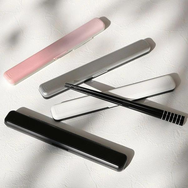 サイズ/約幅19×奥行3×高さ1.2cm箸：18cm内容量/1個（箸・箸箱）材質/箸箱：ABS樹脂箸：天然木種類/ピンク、ホワイト、シルバー、ブラック生産国/日本製食器洗い乾燥機/使用不可●日本庭園の砂紋をイメージしたランチシリーズの箸・箸...