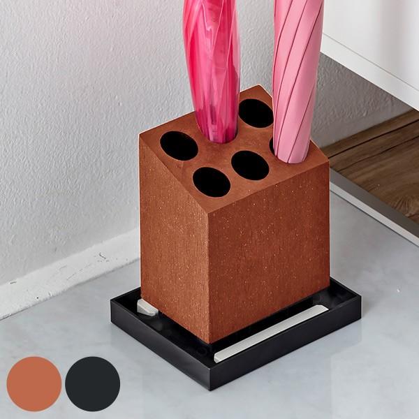 吸水性に優れた超吸水型珪藻土が水滴をしっかり吸水します。吸水した後は自然乾燥でお手入れ簡単です。コンパクト設計で気軽に玄関に置けます。【商品詳細】 サイズ/約幅16×奥行12.5×高さ17cm 内容量/1個 材質/本体：合成木材・トレー：ポ...