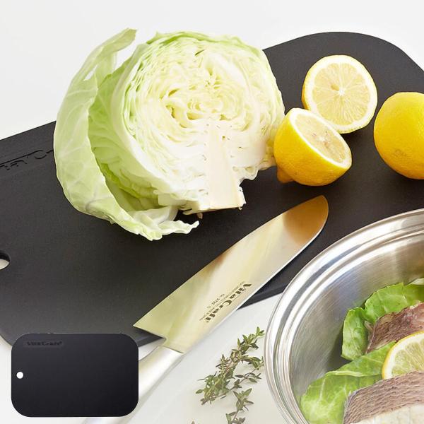 サイズ/約幅37×奥行24×高さ0.6cm内容量/1枚材質/合成樹脂類（特殊エラストマー）種類/ブラック、ベージュ生産国/日本製耐熱温度/130度●キズがつきにくい「特殊エラストマー」のまな板です。●表面は弾力性があるので、木製のようにソフ...