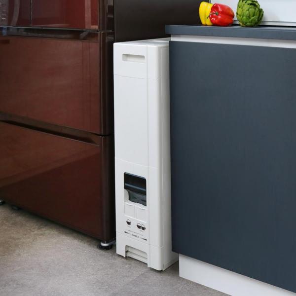 サイズ/約幅19×奥行45.2×高さ73.3cm重量/約5.2kg容量/米収納量：約32kg受皿容量：約5合計量方式：1合/2合内容量/1台材質/本体：カラー鋼板（マイルドホワイト）その他：樹脂生産国/韓国製●計量カップがなくてもレバー1つ...